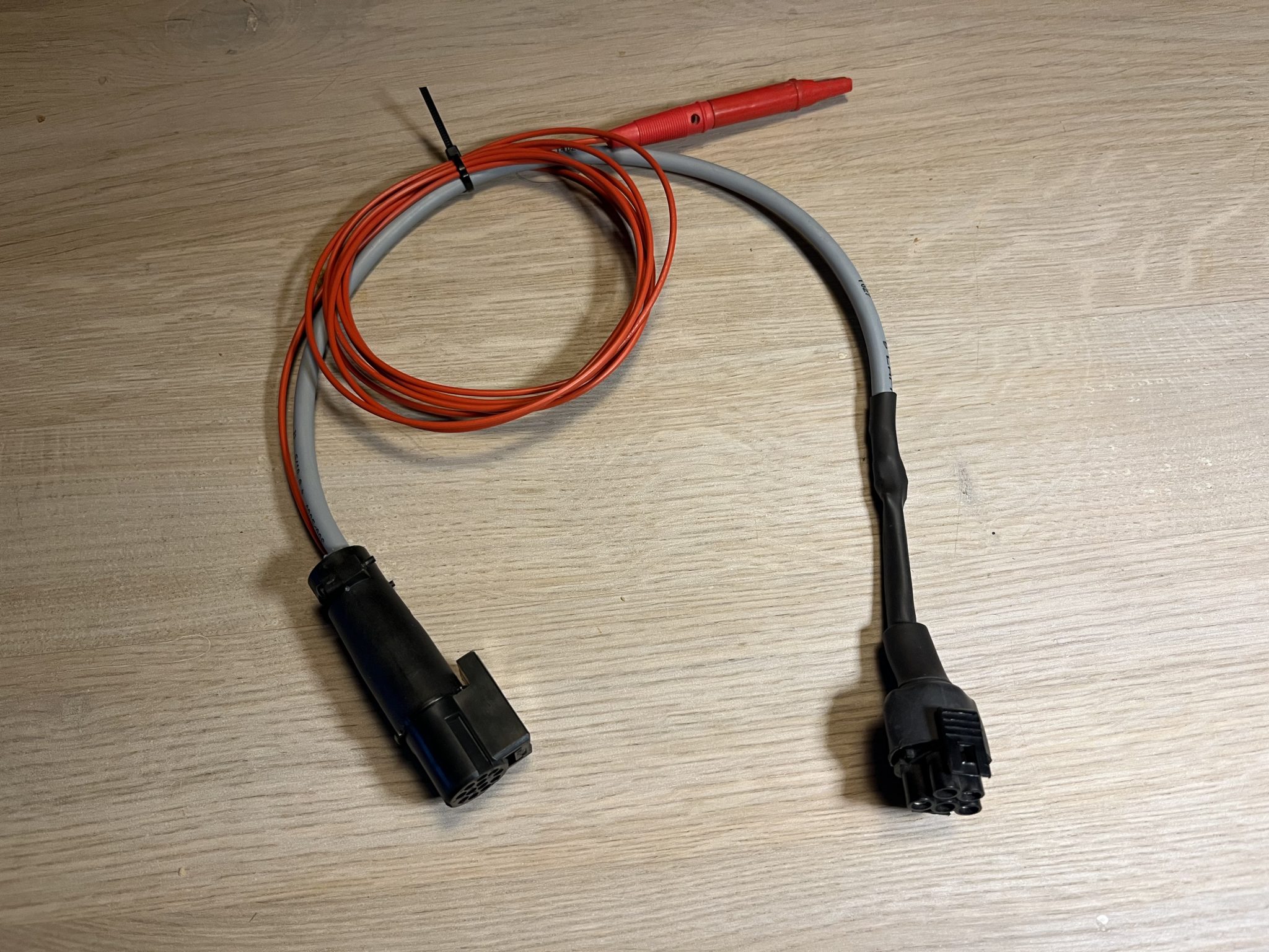 DTC0020A TestBook T4 Land Rover 14CUX Adaptor – Engineering Office Grafe